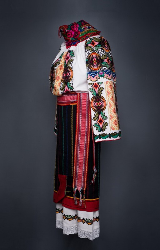 costumes traditionnels roumains - vetements folkloriques roumaines