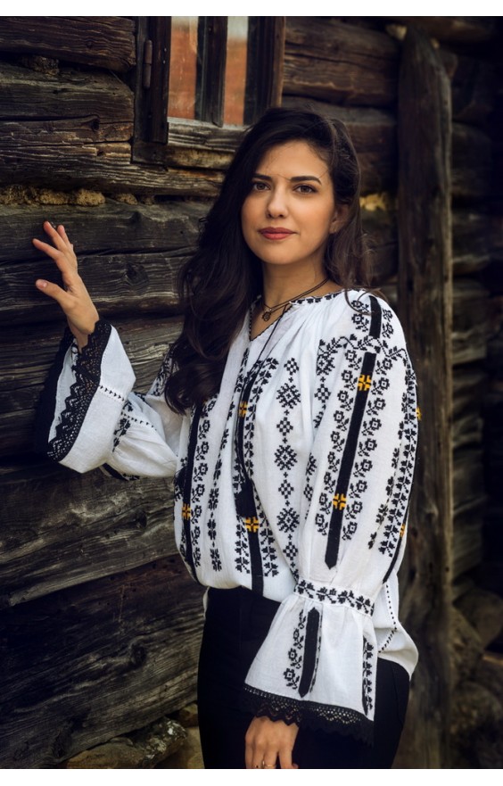 IA de Sibiu, ie romaneasca de vanzare, ie brodata manual de cumparat