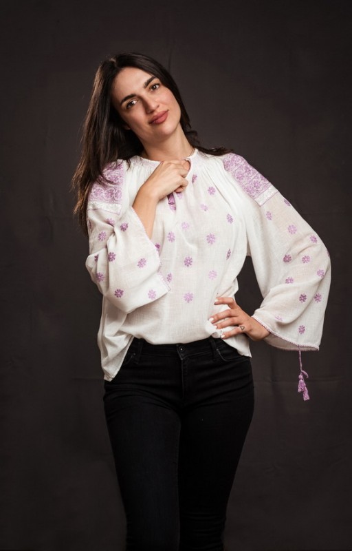 Atemberaubende handbestickte rumänische Blusen online, rumänische Kleidung